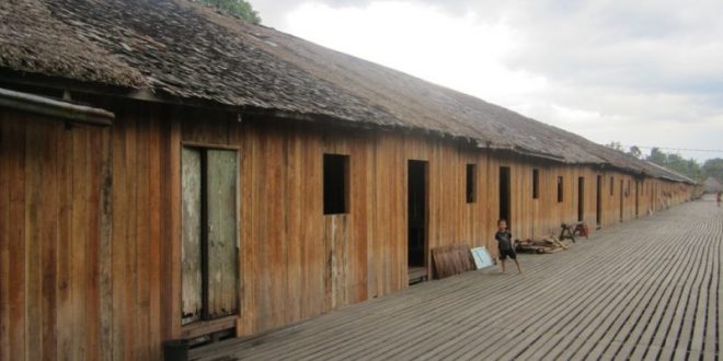 Rumah Betang, la herencia de ancestral Dayak en Borneo - Disfrutando de ...