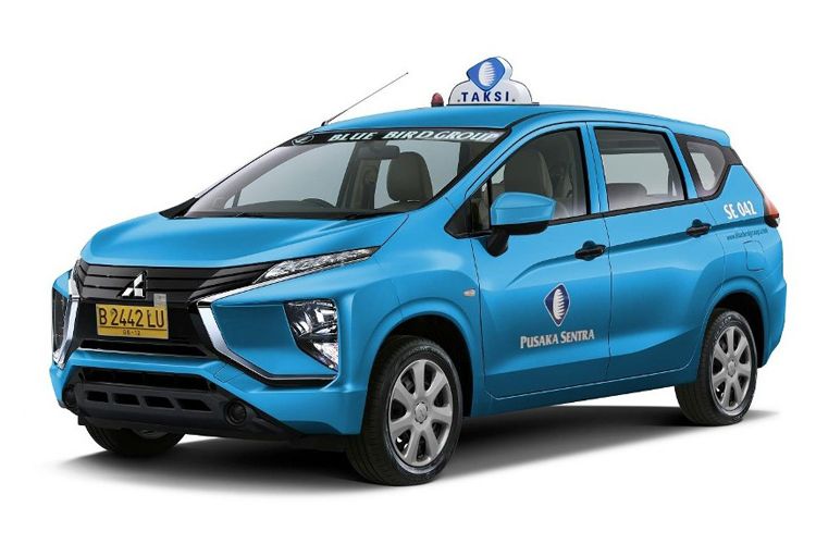 El taxi blue bird del Aeropuerto Soekarno Hatta Yakarta al hotel ...